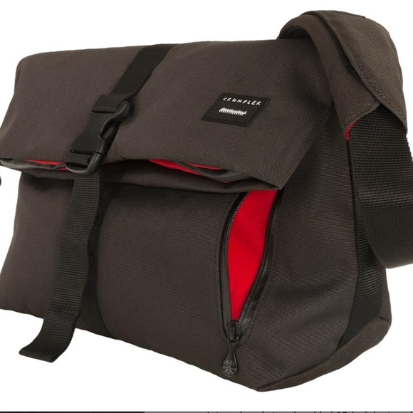 Crumpler | Bags | Crumpler The Pinnacle Of Horror Laptop Shoulder Bag ...